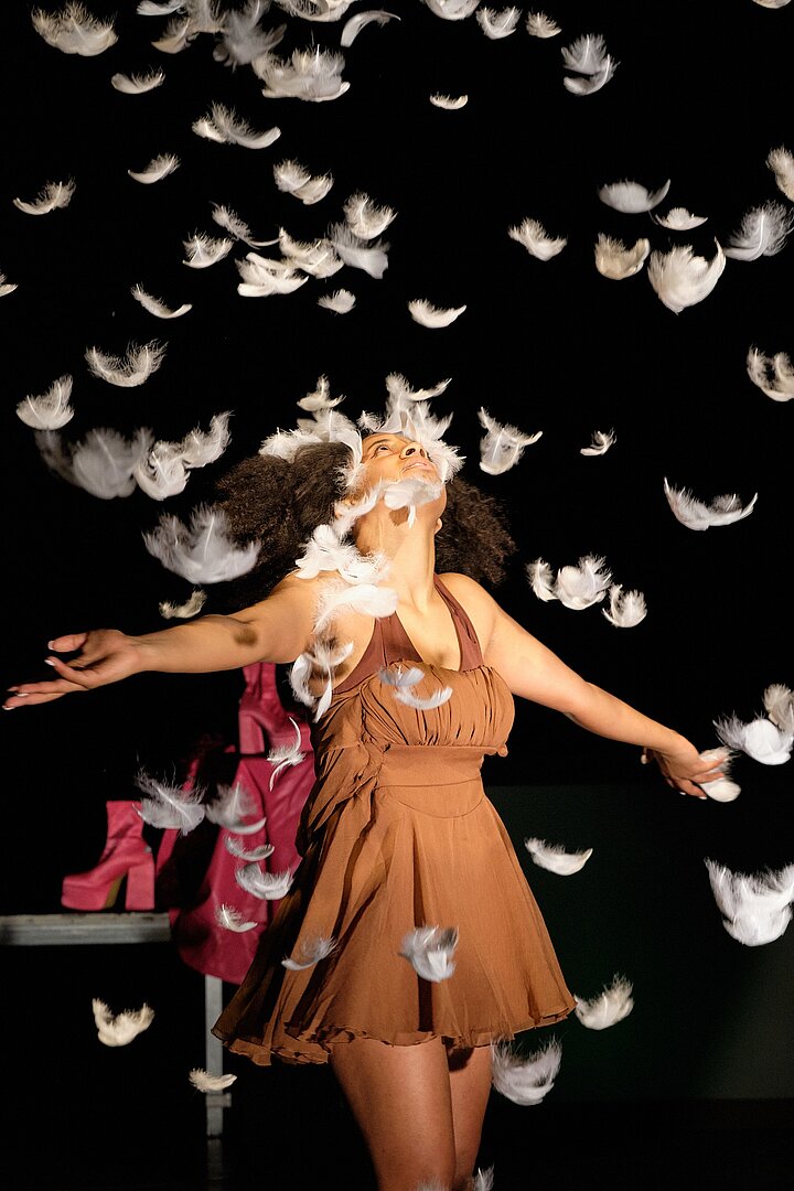 Nothin‘ but a shadow: Theater Dortmund